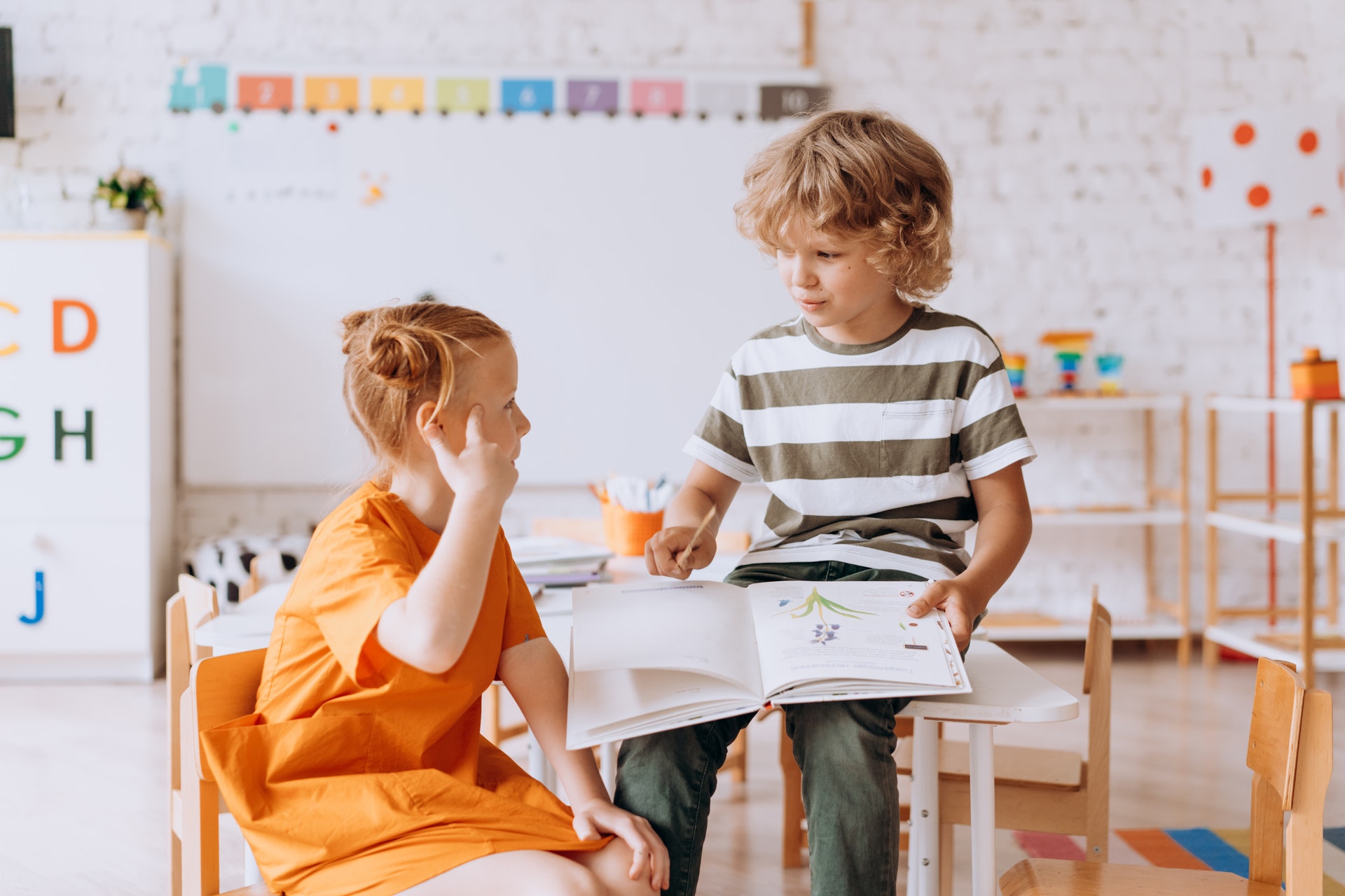 How Montessori Promotes Positive Social Behaviors | ACA Blog